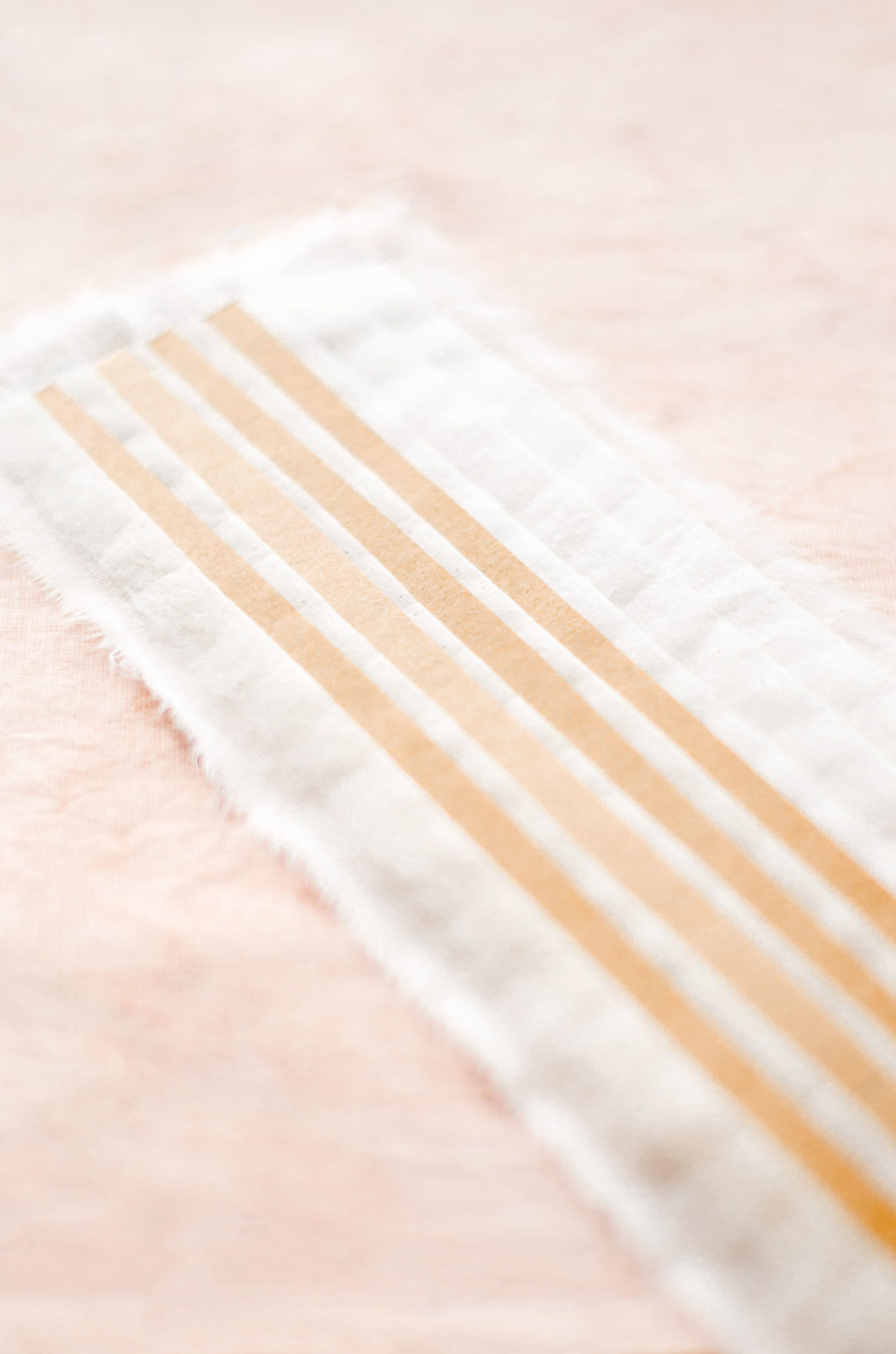 Qu'est-ce qu'un pli plat et comment le coudre ? • Rose Capsule